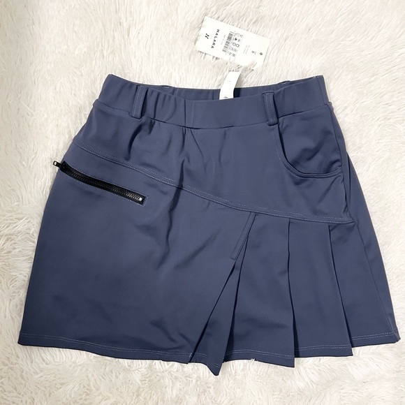 HALARA | Skirts | Halara High Waisted 2in Pleated Skirt With Builtin ...